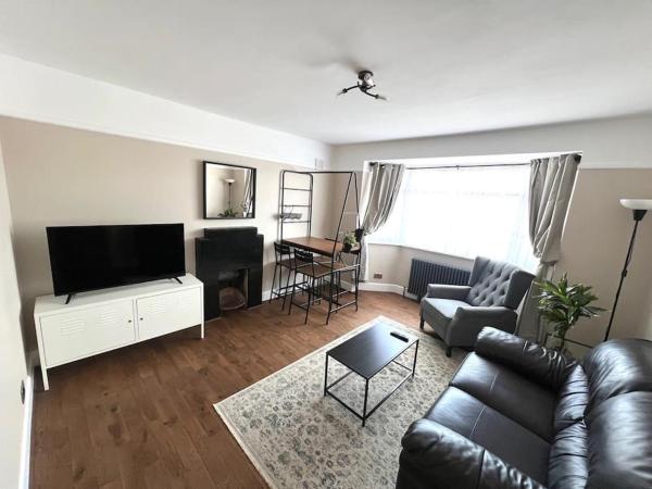 Spacious 3 Bed Apt Sleeps 5 Near Bournemouth Beach - Mudeford