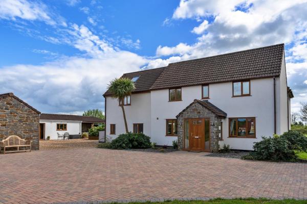 Finest Retreats - Stone Bow Farmhouse - Burnham-on-Sea