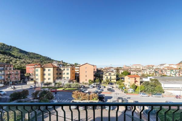 White And Grey - Levanto