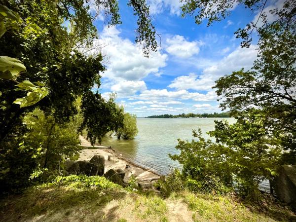 4 Guests: River & Garden Charm -