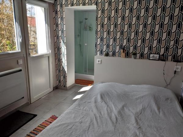 Chambre Avec Un Accès Indépendant Et Salle De Bain Et Toilette Privatifs - Menen