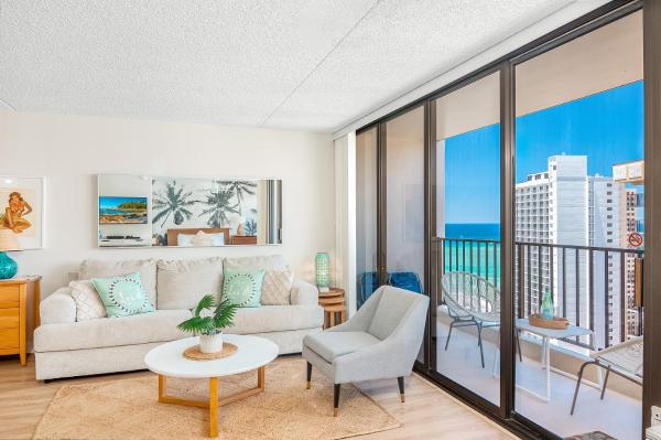 Ocean-view Condo Steps To Waikiki Beach - Honolulu