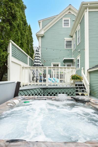 The Front Porch Vacation Rentals - 布里斯托爾