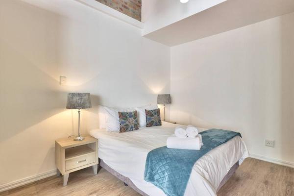 Blue Waters Studio 34 With Sea Views From Balcony - Camps Bay