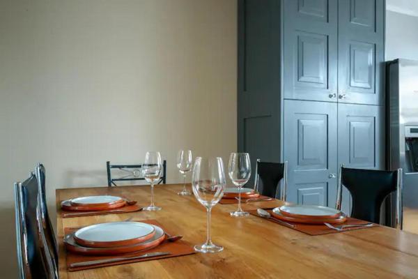 Immaculate 4-bed House In London - Croydon