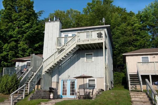 Newly Renovated 2 Bedroom Beach Front Condo 2c - Perth, ON, Canada