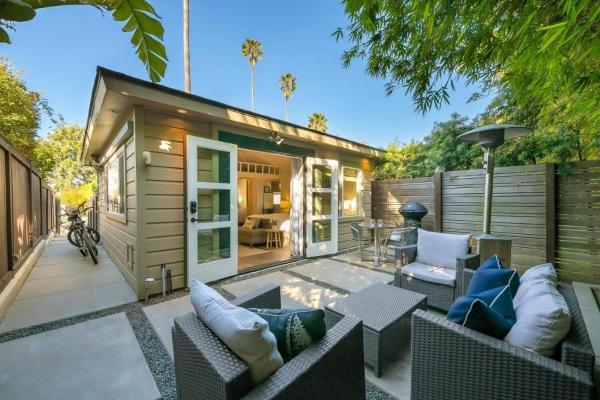 Secluded Windansea Beach Cottage - San Diego, CA