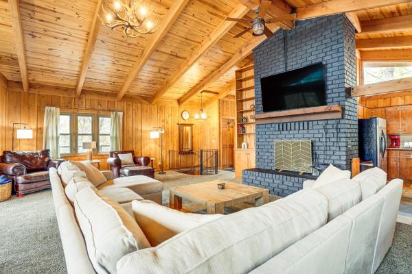 Treehouse-style Cabin, 1 Mi To Massanutten Resort - Harrisonburg, VA