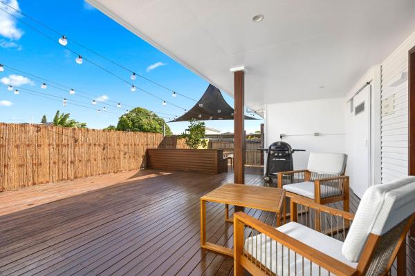 Vila Paus Dua - Beachfront Villa With Ocean Glimpses - Hervey Bay