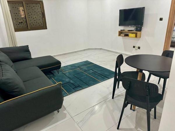 Zone 4 Chic Spacious Haven - Abidjan