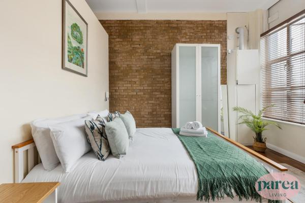 Parea Living - Spacious 3 Bed Flat, Canary Wharf Views With Parking - Greenwich