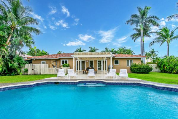 Walk To Beach Luxury 5br & 3ba Villa Hollywood Lakes - Hollywood, FL