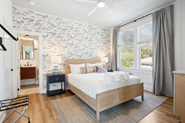 Folliday Inn - The Ariston - Room 34 - Folly Beach, SC