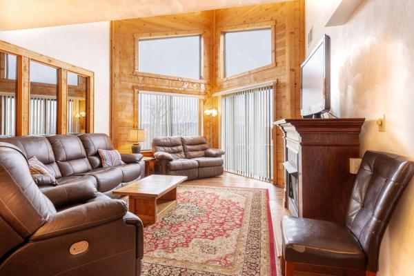 Four-bedroom Apartment - Seven Springs, PA