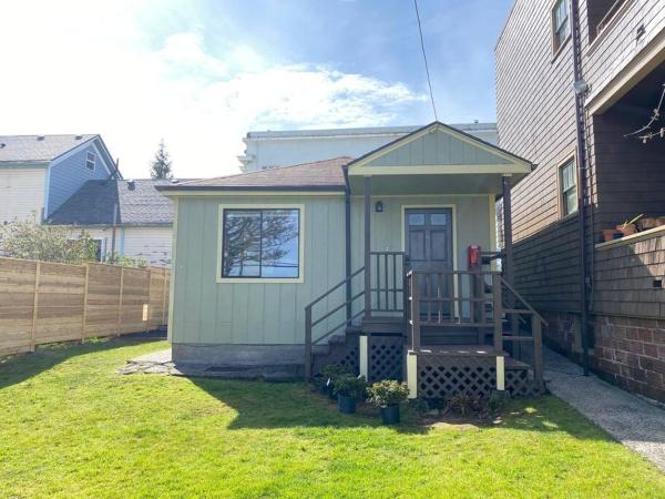 Quaint Downtown Cottage - Astoria, OR