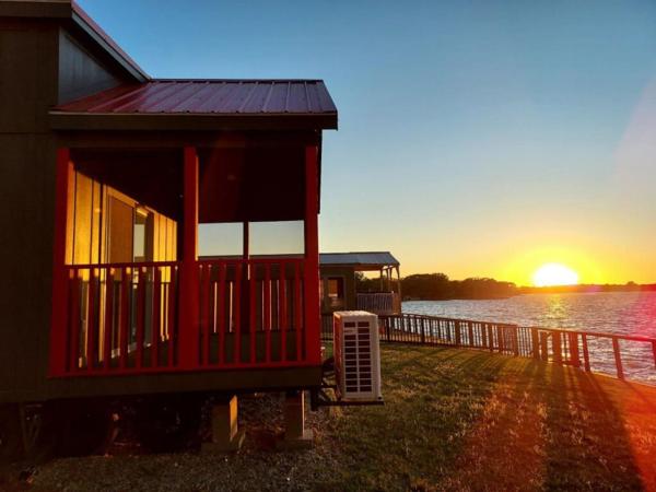 Lake Front Cottage Paradise - Splash Pad, Pittsburg