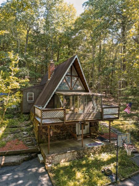Escape In Our Rain-forest A-frame Cabin-retreat 1hour From The Pononos - Harveys Lake, PA