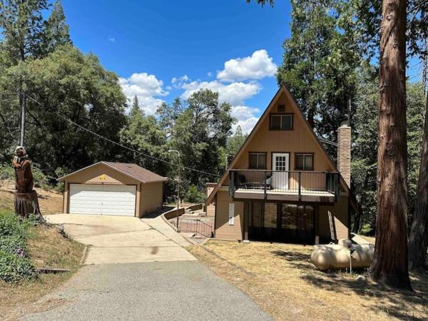 Knotty Pines Lodge - Bass Lake, CA