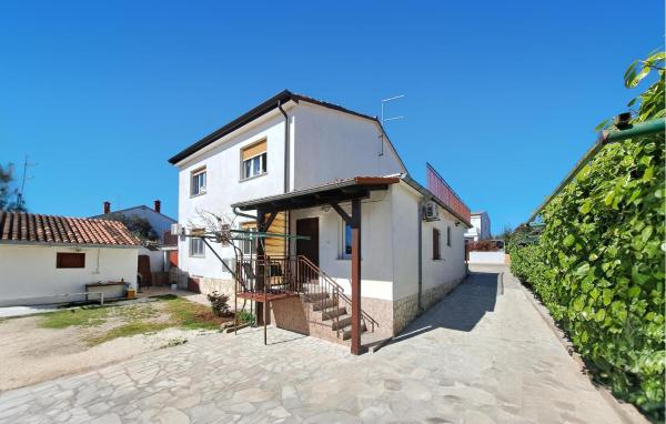 1 Bedroom Beach Front Apartment In Medulin - Premantura
