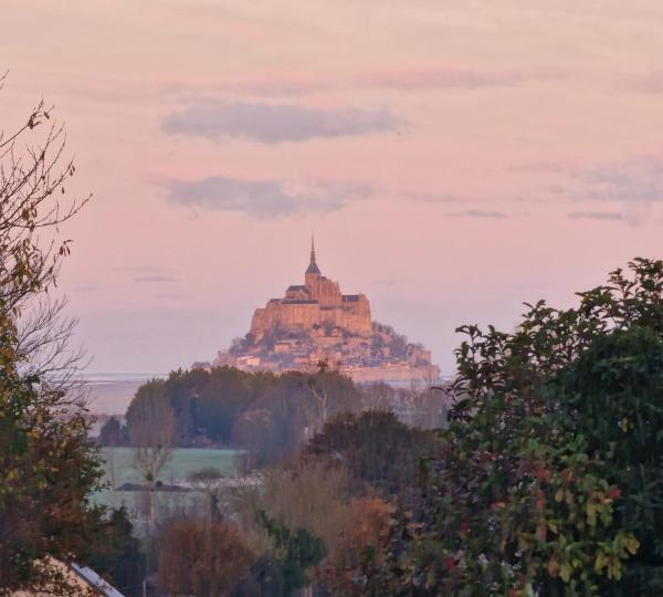 L'aurore De La Baie, Vue Sur Le Mont-saint-michel - Avranches