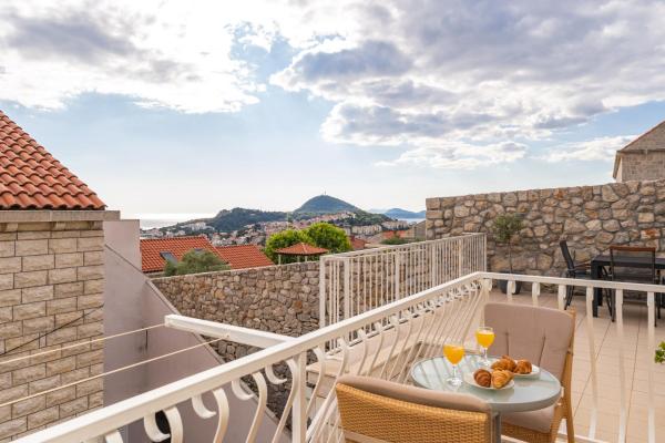 Apartment Srećko- Two Bedroom Apartment With Terrace And Sea View - Mlini