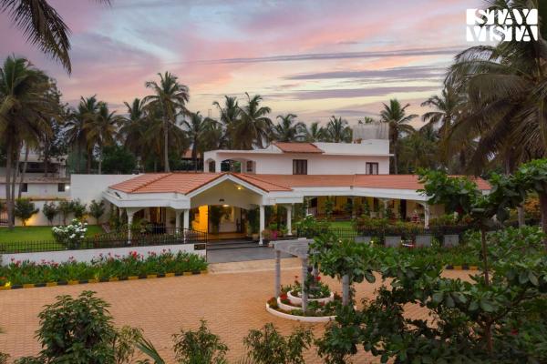 Stayvista At Silver Oak Farm - Breakfast Included - Bangalore