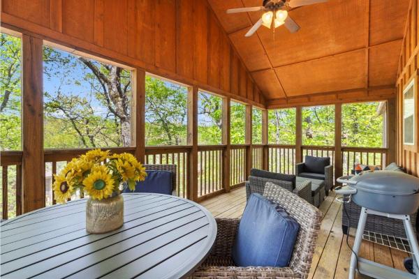 Whiskey Rock Lodge - Branson, MO