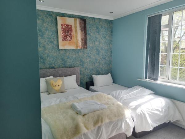 An Exquisite Deluxe Room In A Hotel - Free Parking - With Access To Resturant - Shisha Bar- Wine Bar - Leeds