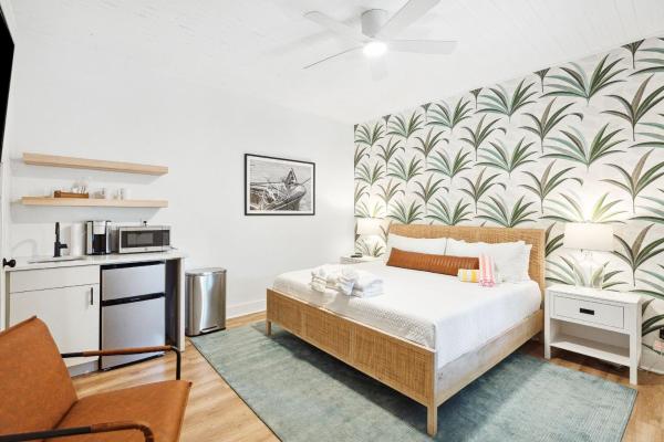 Folliday Inn - The Cobra - Room 32 - Folly Beach, SC