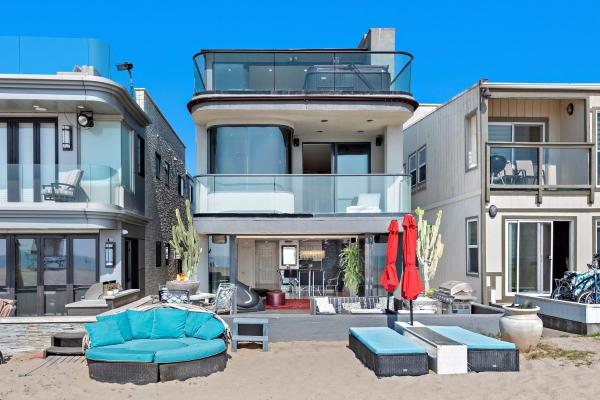 3 Story Oceanfront Home With Jacuzzi In Newport Beach On The Sand! - Newport Beach, CA