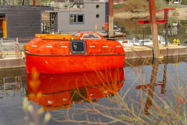 Ausgebautes Freifallrettungsboot Knutschkugel - Hamburgo
