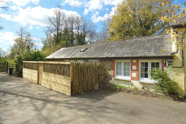 Family Friendly Rural Riverside 5-bed Cottage - Holsworthy