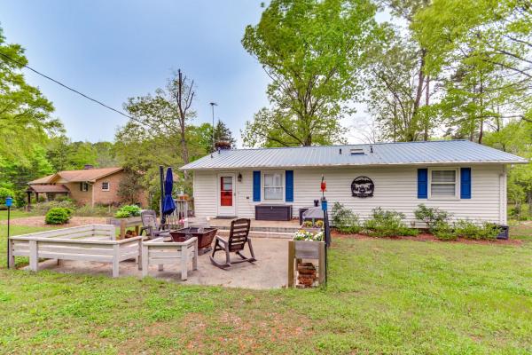 Lakefront Leasburg Home With Dock And Views! - Hyco Lake, NC