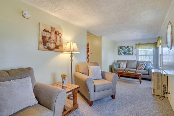 Lakefront Oakland Vacation Rental With Dock And Views! - Waterville, ME