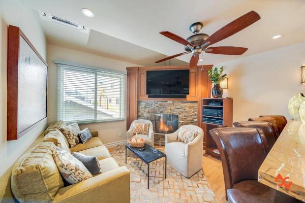 Waterfront Bliss Near Balboa Ferry And Beach - Newport Beach, CA