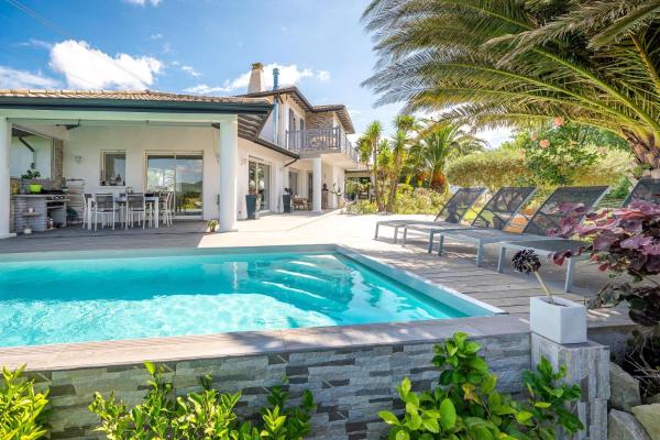 Maison Madalena Villas With Private Pool - Saint-Jean-de-Luz