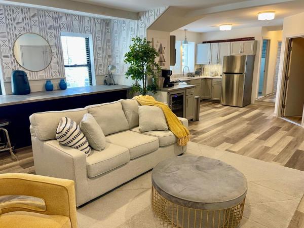 Modern Fully Renovated Suite & Loft In Downtown Trenton - Trenton, NJ
