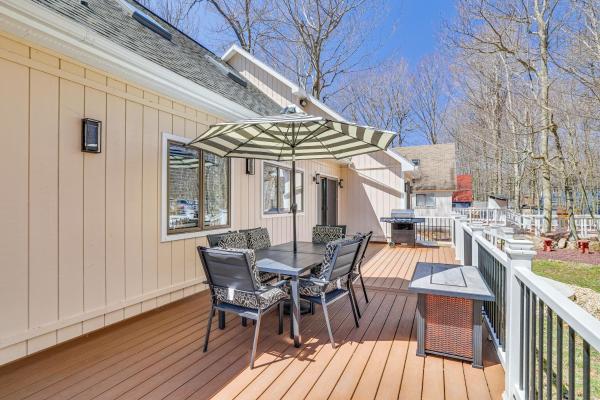 Spacious Retreat 7 Mi To Tobyhanna State Park! - Tobyhanna, PA