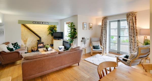 Toad Hall Pet-friendly Family Stay, Lake Access - Cirencester