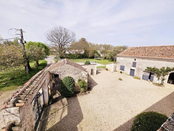La Spacieuse Maison Des Miots - Charente
