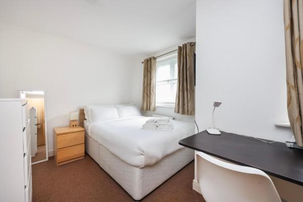 Vibrant Clapham Double Bedroom - Fulham