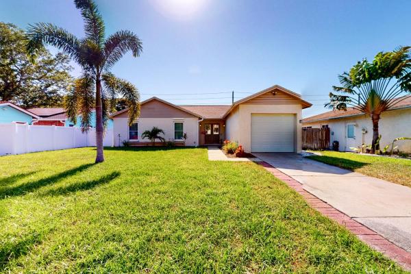 Largo Beach Retreat - Indian Rocks Beach, FL