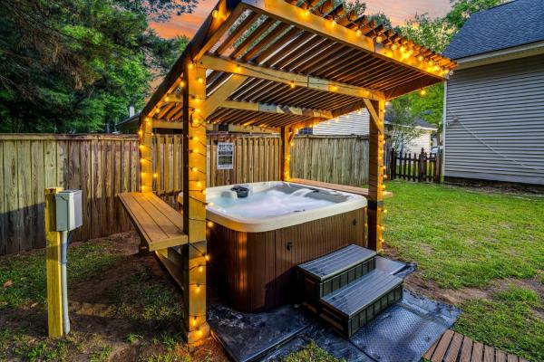 Country Haven - Hot Tub & Pool! Game Room, King Beds, Mins 2 Dwtn - North Charleston
