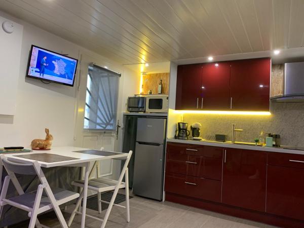 Charmante Petite Maison En Pierre, Avec Accès Autonome - Rhone-Alpes