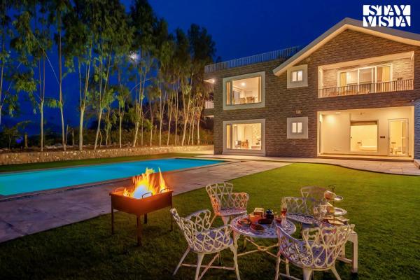 Stayvista At Silver Slopes With Outdoor Pool - Chandigarh