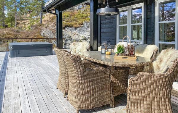 Awesome Home In Stryn - Loen