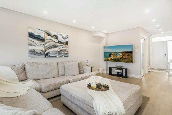 Pristine Pet & Smoke Free 4-bedroom Home Near Canada's Wonderland - Vaughan