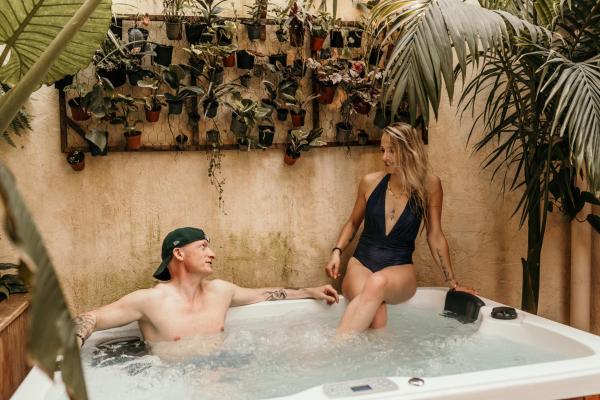 Myinsolite - Cocon Tropical, Jacuzzi, éNigme - Vauvert