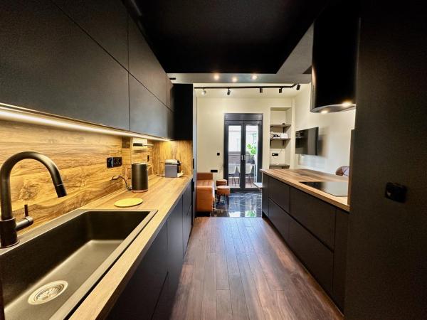 Four Seasons - The Crown Apartment - Thessaloniki Airport Makedonia (SKG)
