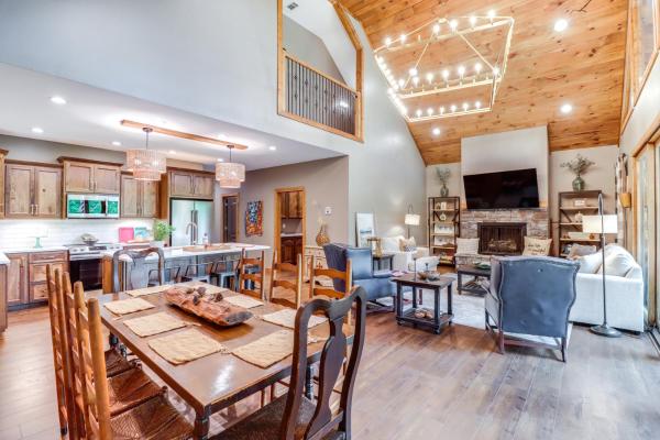 Gorgeous Drasco Home Near Greers Ferry Lake! - Heber Springs, AR